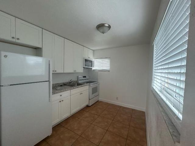 2 Br, 1 bath, Apartment 610 Northwest 7th Avenue