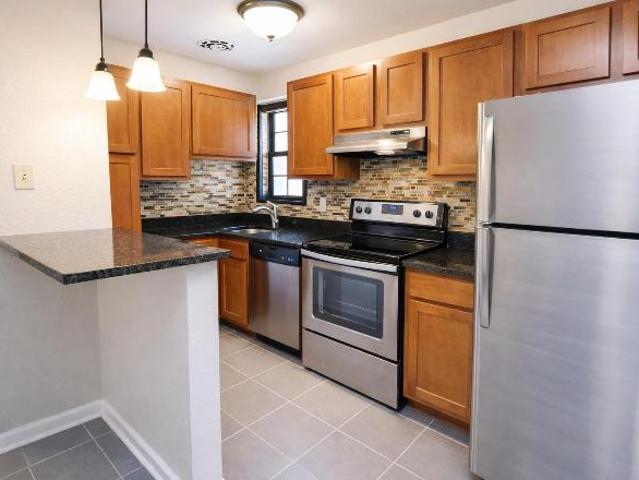 2 Br, 1 bath, Apartment 6201 Fifth Avenue