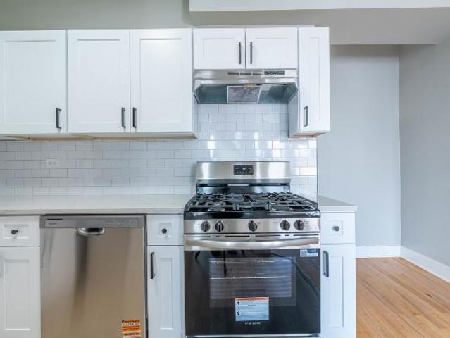 2 Br, 1 bath, Other 6235 43 N Western Ave