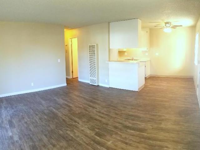 2 Br, 1 bath, Apartment 623 W 6th Ave
