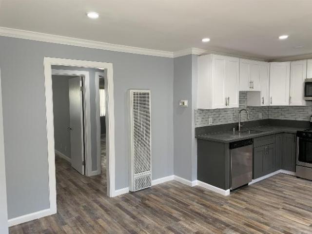 2 Br, 1 bath, Apartment 627 N Alexandria Ave