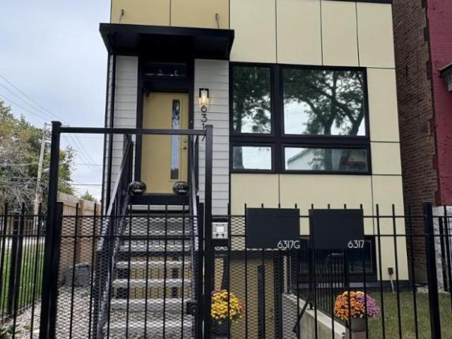 2 Br, 1 bath, Apartment 6317 South Rhodes Avenue