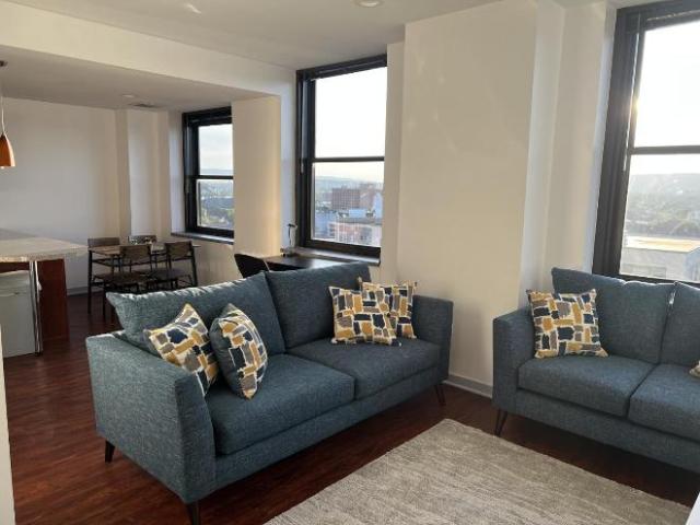 2 Br, 1 bath, Apartment 67 69 Public Sq