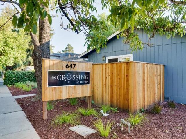 2 Br, 1 bath, Apartment 647 Dutton Avenue