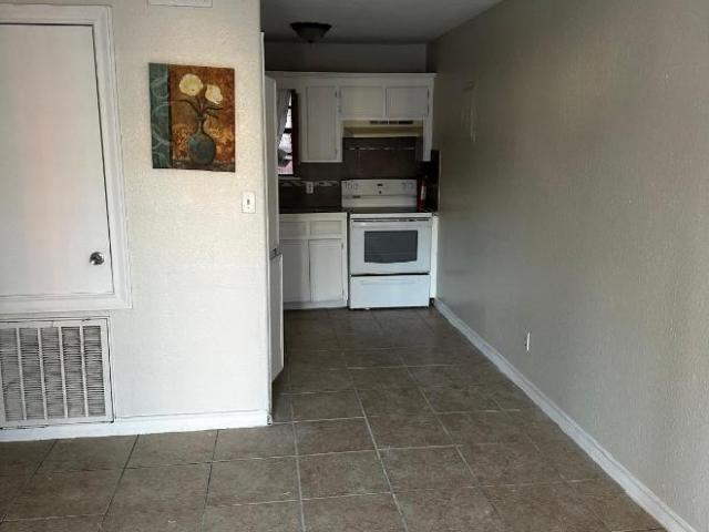 2 Br, 1 bath, Other 655 West Washington Street