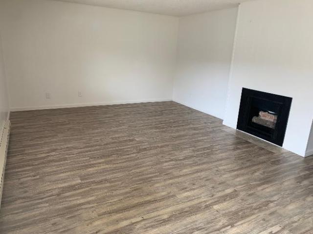 2 Br, 1 bath, Other 700 Crater Lake Ave
