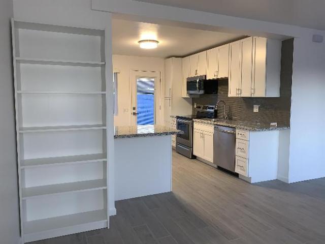 2 Br, 1 bath, Apartment 7102 E Oak Street