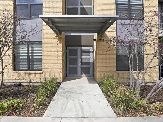 2 Br, 1 bath, Apartment 711 South Frio Street