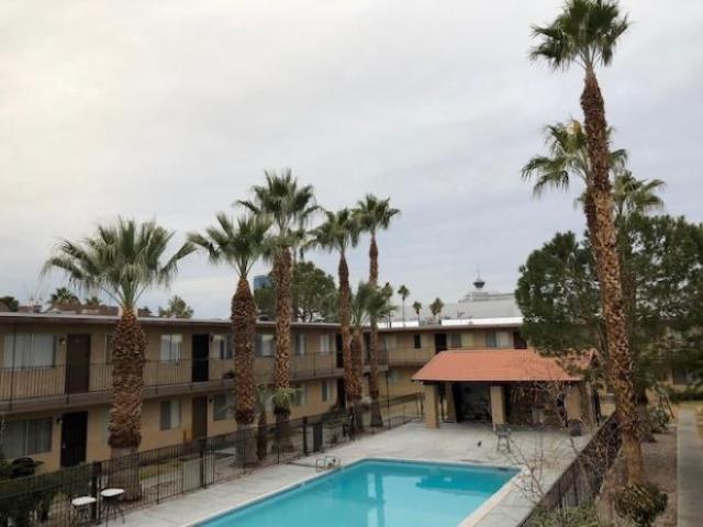 2 Br, 1 bath, Apartment 722 N Royal Crest Cir