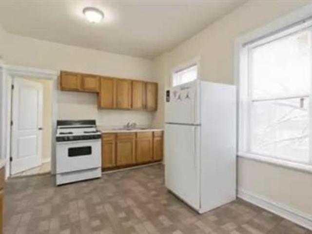 2 Br, 1 bath, Other 7556 South Champlain Avenue
