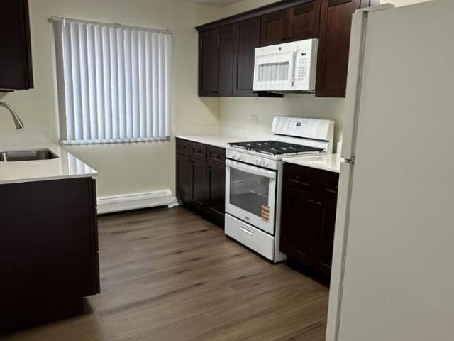 2 Br, 1 bath, Apartment 795 Court Of Spruce