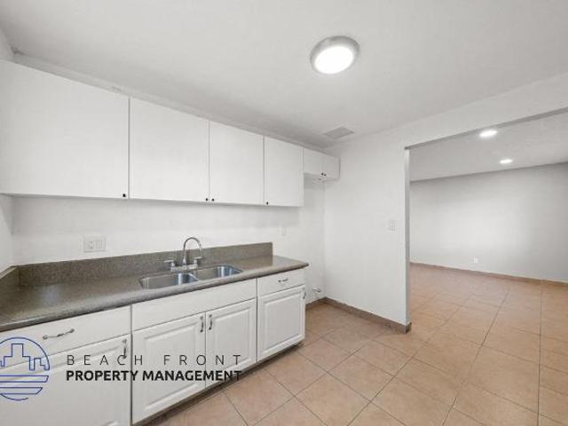 2 Br, 1 bath, Apartment 8232 Wilcox Ave