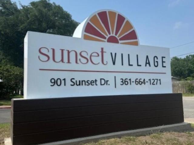 2 Br, 1 bath, Other 901 Sunset Drive