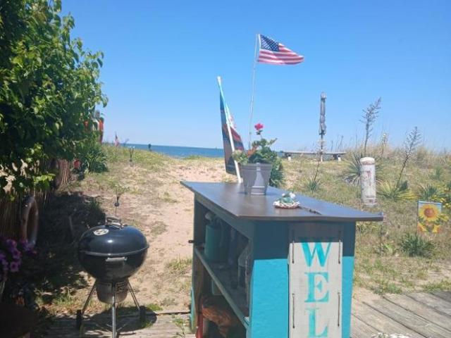 2 Br, 1 bath, Other 906 W Ocean View Ave
