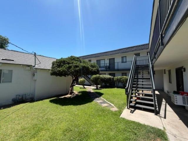 2 Br, 1 bath, Other 935 Kenwood Avenue