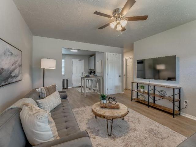 2 Br, 1 bath, Other 1009 East Main Street