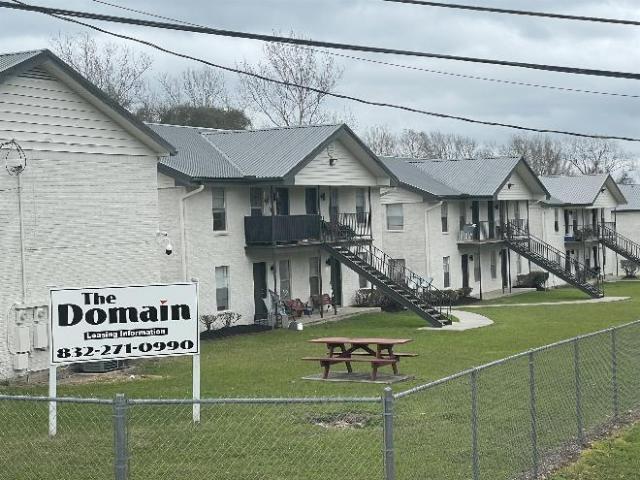 2 Br, 1 bath, Other 100 Lamar Street