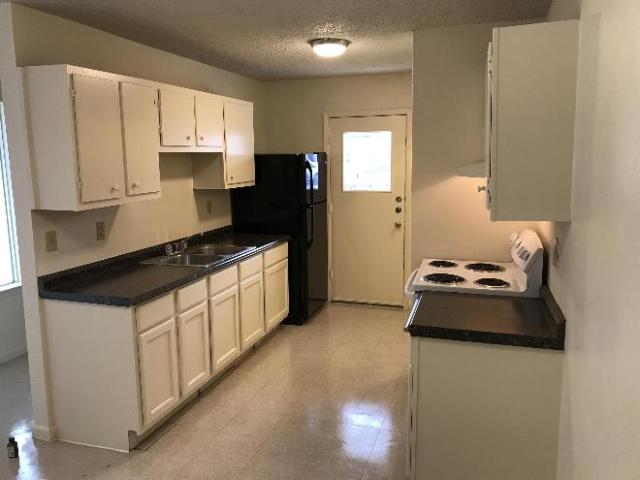 2 Br, 1 bath, Apartment 1025 Sutton Drive