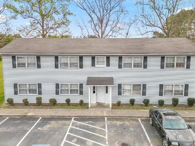 2 Br, 1 bath, Apartment 105 Northwood Dr