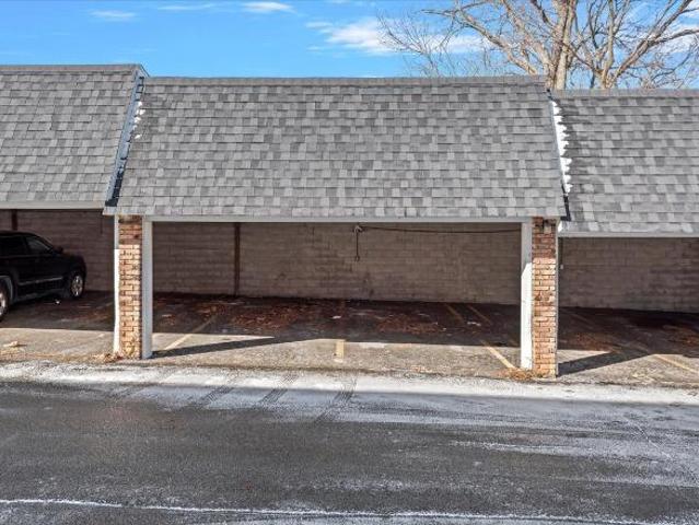 2 Br, 1 bath, Apartment 105 South Elder Lane