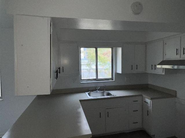 2 Br, 1 bath, Apartment 1067 Salem Avenue