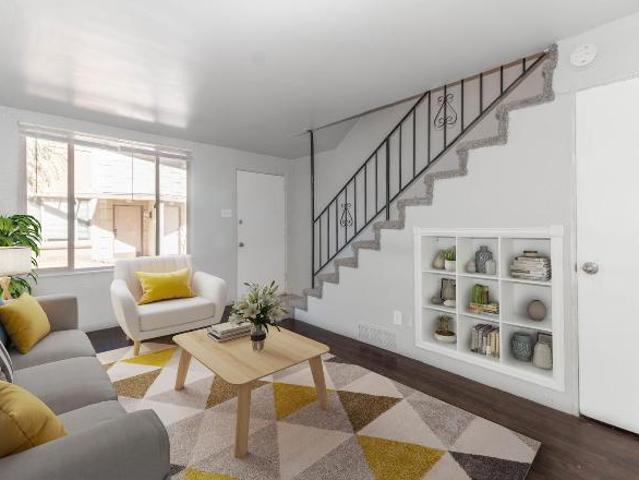 2 Br, 1 bath, Other 1109 Akron Street