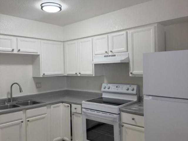 2 Br, 1 bath, Other 1207 East Jarvis Avenue