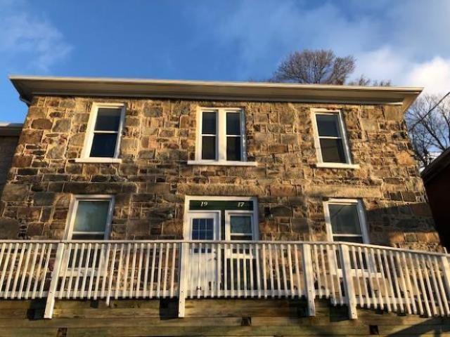2 Br, 1 bath, Apartment 17 Shade Street