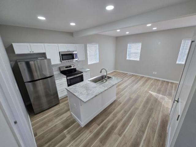 2 Br, 1 bath, Other 1526 Miami Street