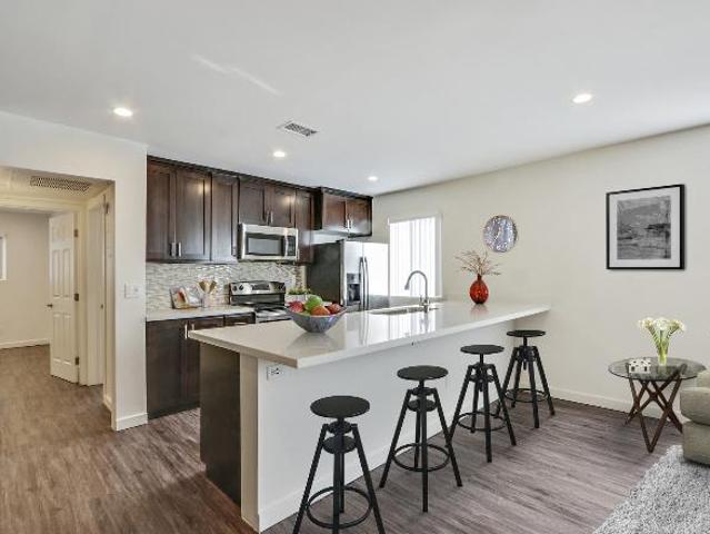 2 Br, 1 bath, Apartment 15225 Victory Boulevard