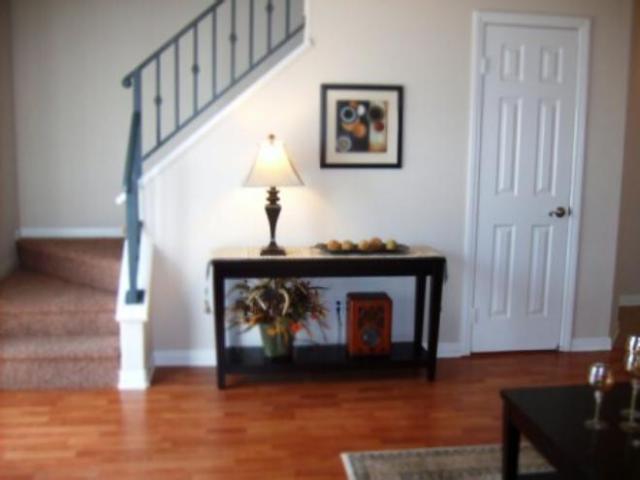 2 Br, 1 bath, Other 1555 South Santa