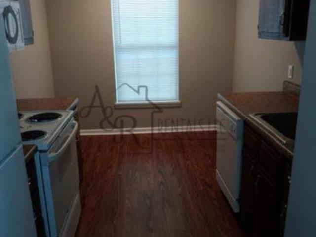 2 Br, 1 bath, Other 1905 South Elm Street