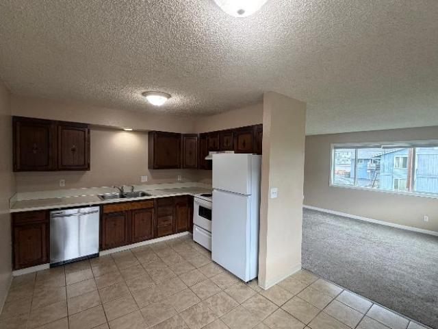 2 Br, 1 bath, Other 1913 33rd Ave