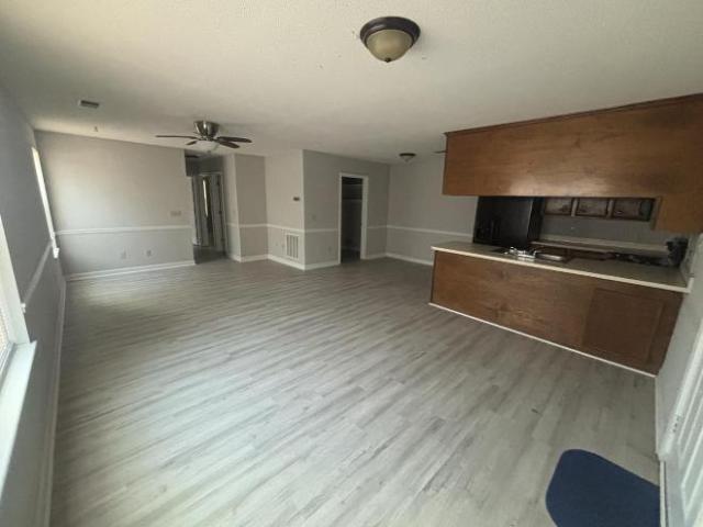 2 Br, 1 bath, Other 2013 2nd Loop Rd