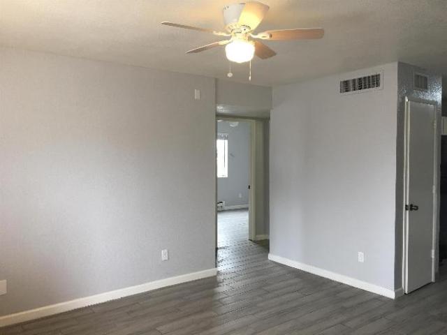 2 Br, 1 bath, Apartment 201 E Olive St