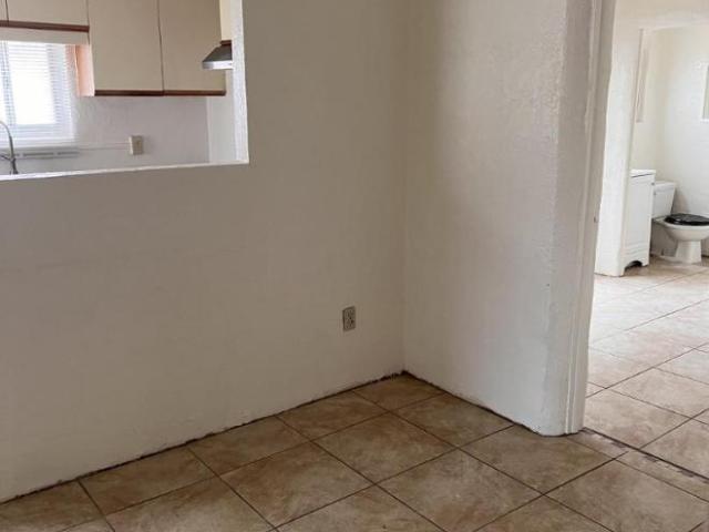 2 Br, 1 bath, Apartment 204 East Palmdale Street