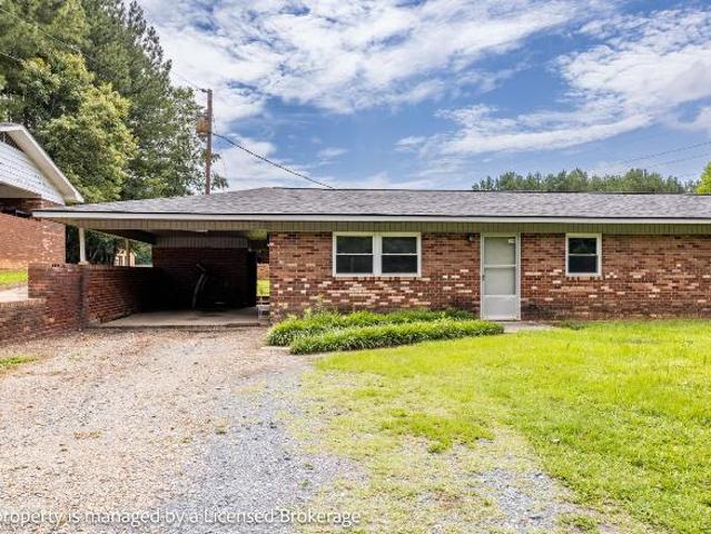 2 Br, 1 bath, Apartment 219 Roslyn Rd