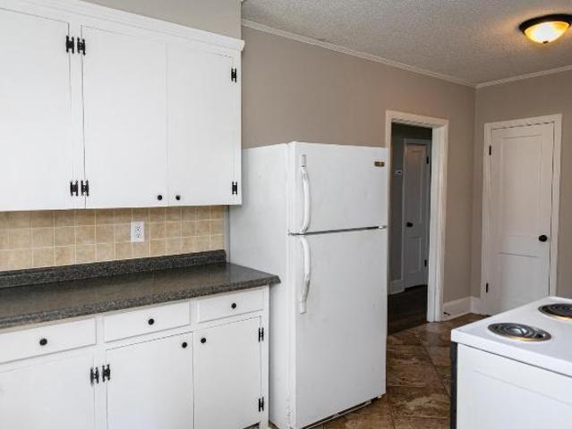 2 Br, 1 bath, Other 233 Sharon Ave