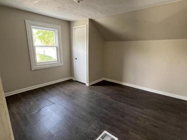 2 Br, 1 bath, Apartment 2408 Brown Street