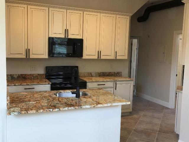 2 Br, 1 bath, Other 262 S Winebiddle Street