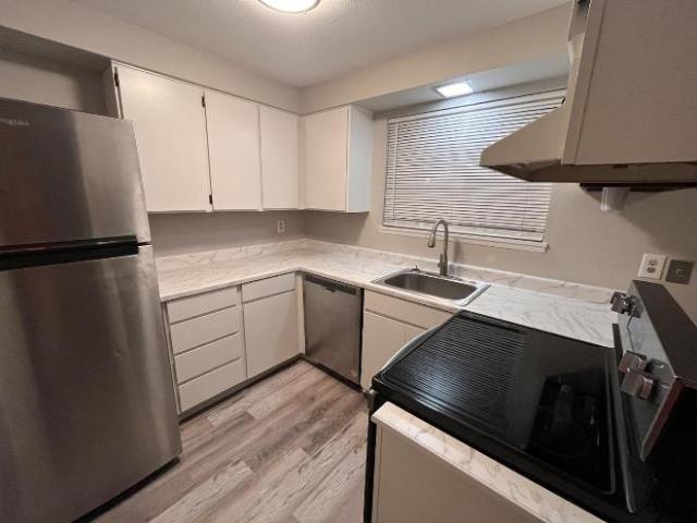 2 Br, 1 bath, Other 2630 2664 Southeast 136th Avenue