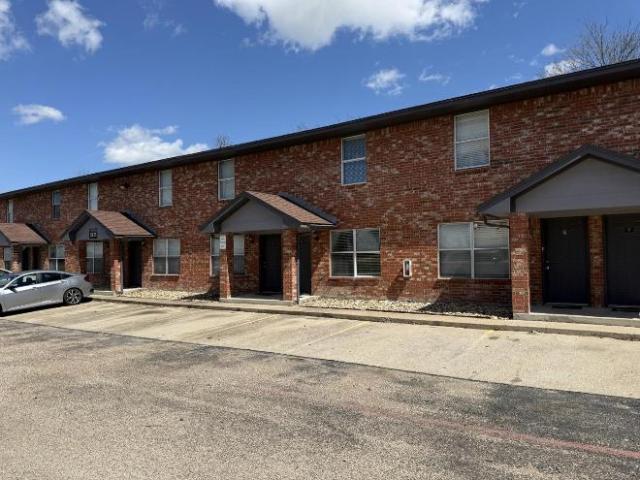 2 Br, 1 bath, Other 2825 Cedar Circle