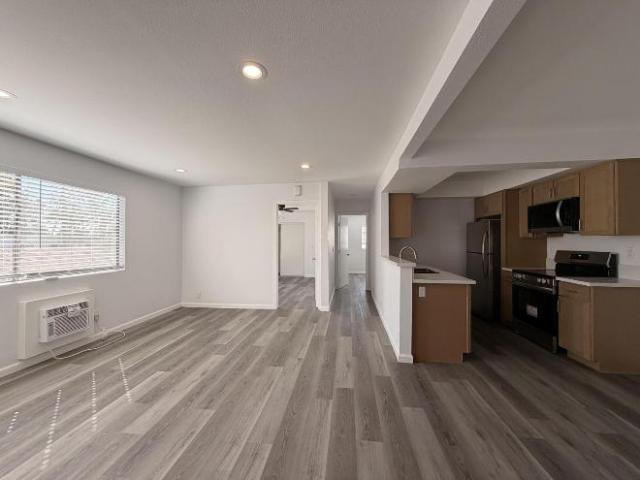 2 Br, 1 bath, Apartment 2843 C St
