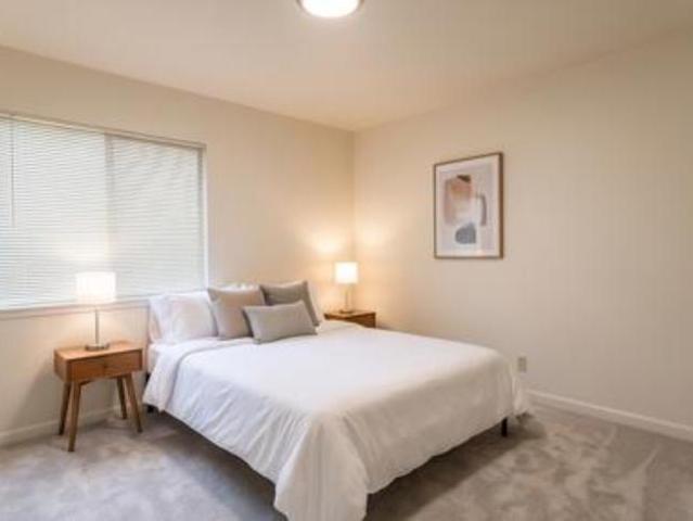2 Br, 1 bath, Other 3048 Champion Street