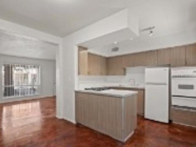 2 Br, 1 bath, Apartment 3040 N 2nd St