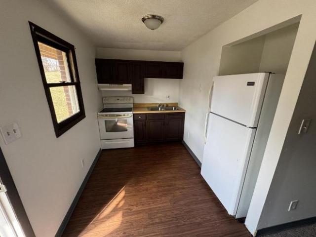 2 Br, 1 bath, Other 3114 East Pike