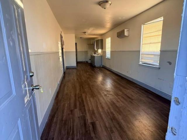2 Br, 1 bath, Apartment 3112 Christie Street