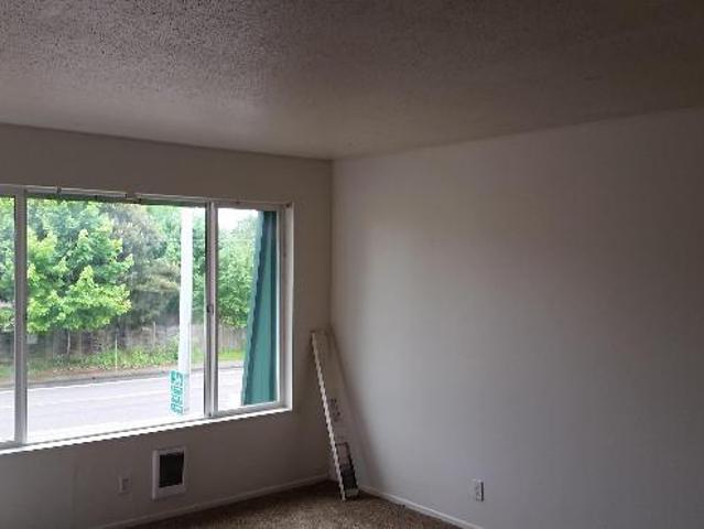 2 Br, 1 bath, Other 3217 3299 Center Street Northeast