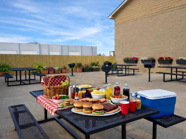 2 Br, 1 bath, Apartment 3304 West Highway