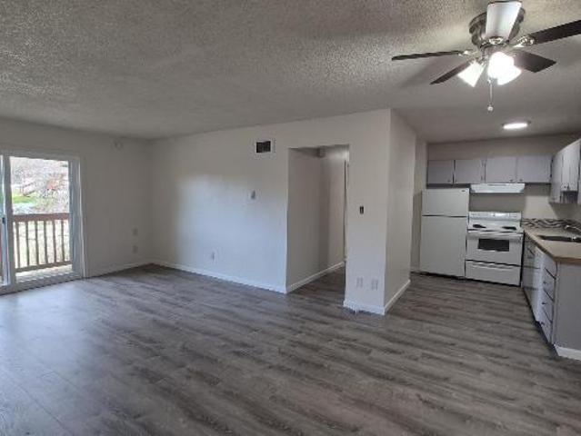 2 Br, 1 bath, Apartment 3410 3440 Southwest Alice Street